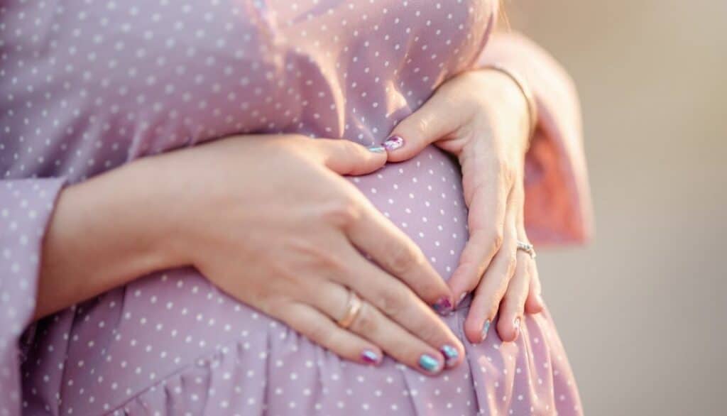 What is a B Belly During Pregnancy? [Causes + Support]