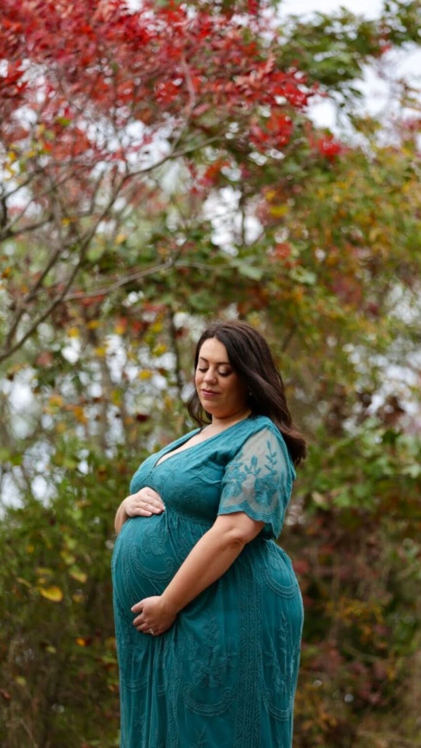 Plus Size Maternity Pose Guide: 25+ Confidence-Boosting Poses